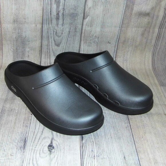 OOFOS | Shoes | Oofos Oocloog Luxe Silvergray Clogs Womens Size 1 ...